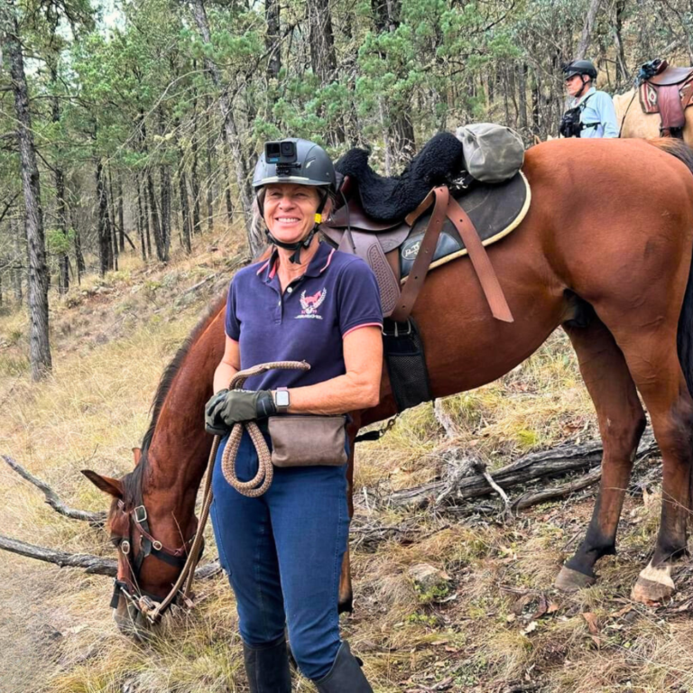 Lesa Elliott - Horse Riding Holidays and Safaris